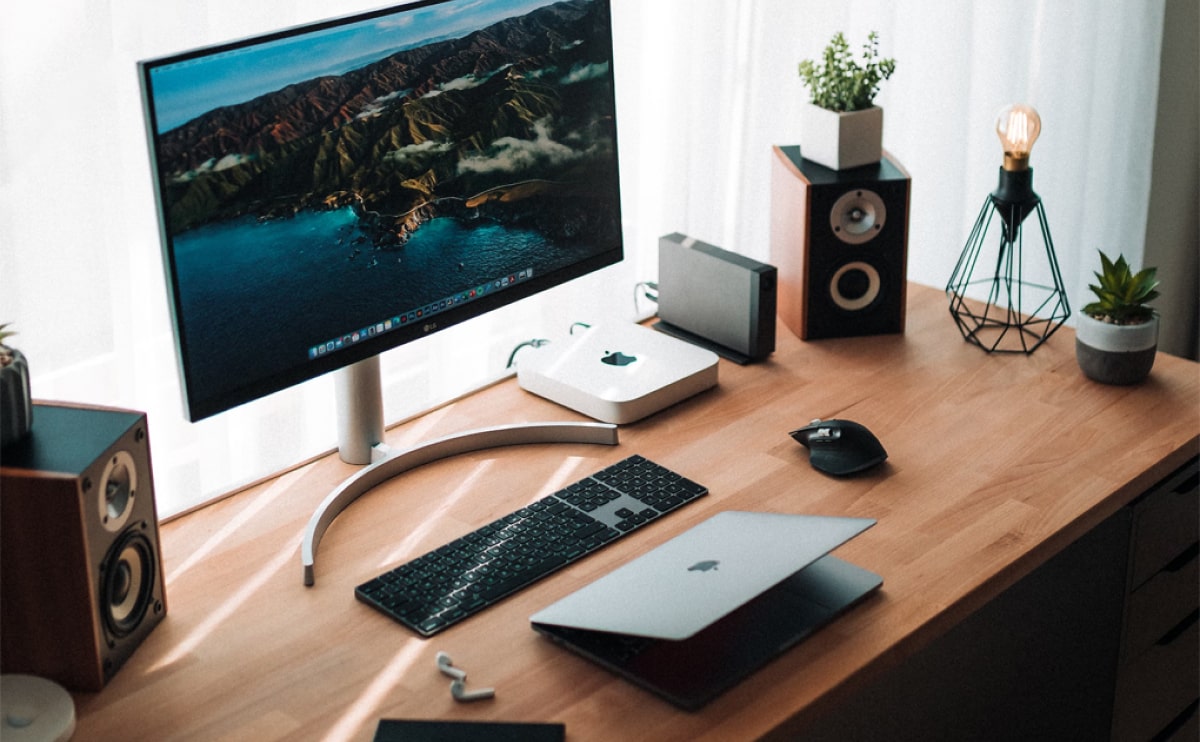 3 Minimalist Desk Setups - Bhavyta Enterprise